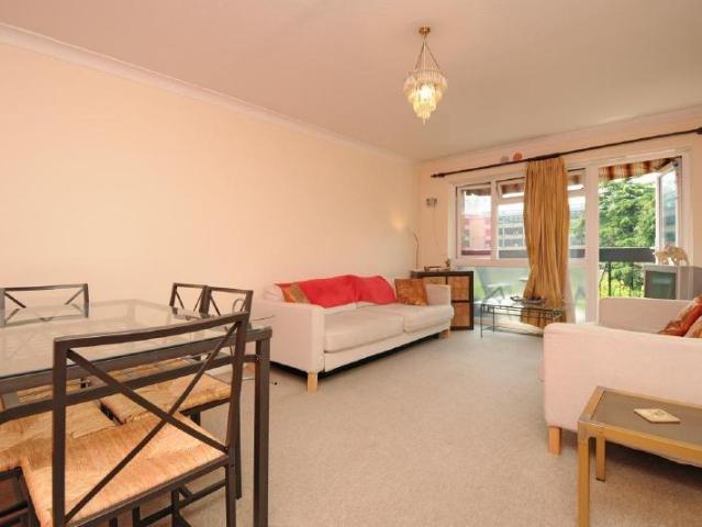 Grange Gardens, Southgate, London, N14 2 bed apartment to rent £1,750 pcm £404 pw