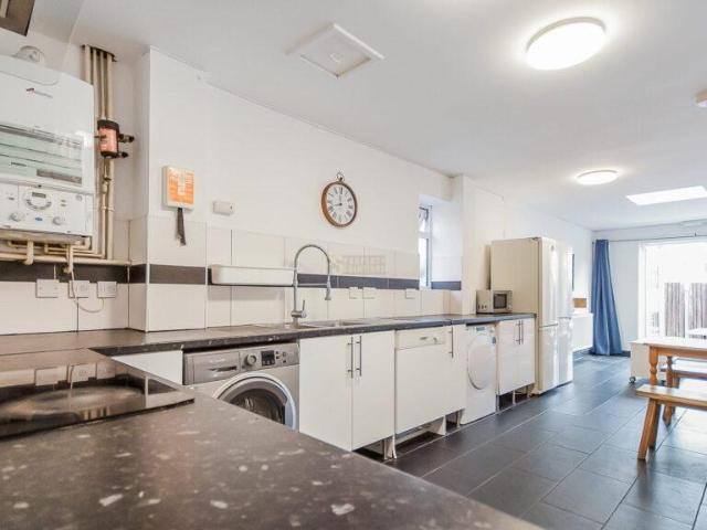 Grange Road, Birmingham B29 6 bed end of terrace house to rent £3,330 pcm £768 pw
