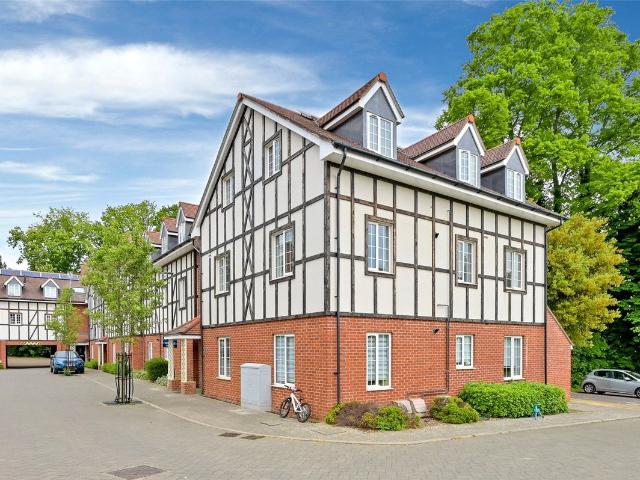 Grange Road, Chalfont St. Peter, Gerrards Cross, Buckinghamshire SL9, 2 bed flat to rent, £1,750 pcm | PrimeLocation