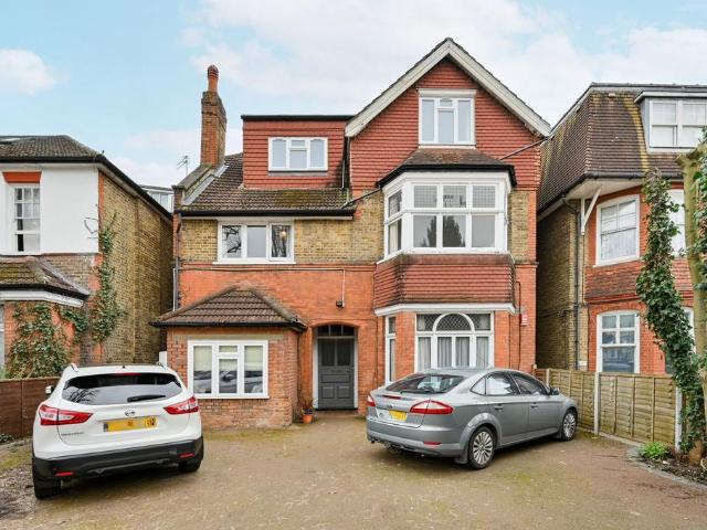 Grange Road, Ealing, London, W5 2 bed flat to rent £3,100 pcm £715 pw