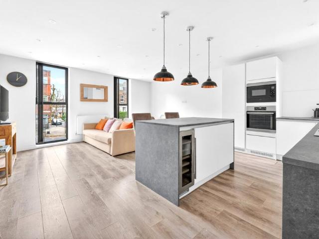 Grange Road, London 1 bed flat to rent £3,000 pcm £692 pw