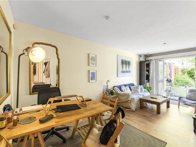 Grange Road, London, SE1 2 bed apartment to rent £2,250 pcm £519 pw