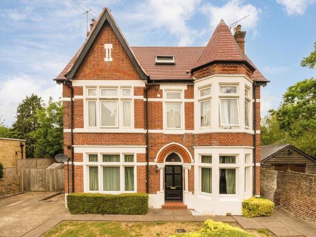 Grange Road, London W5 3 bed flat to rent £2,700 pcm £623 pw