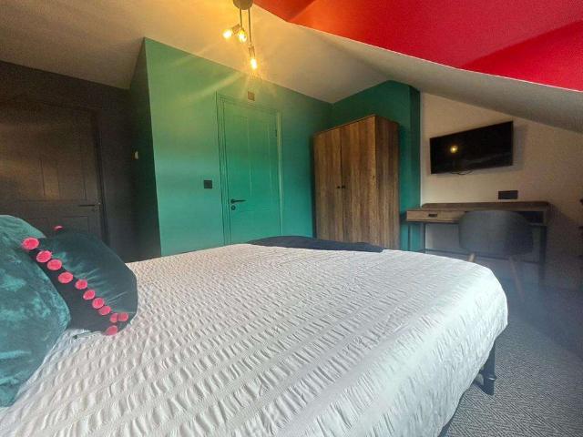 Grange Road Room 8