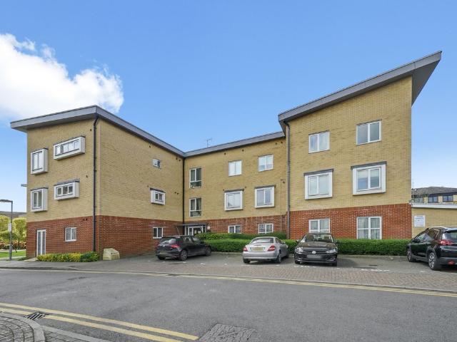 Granger Court, Borehamwood WD6, 2 bed flat to rent, £1,668 pcm | PrimeLocation