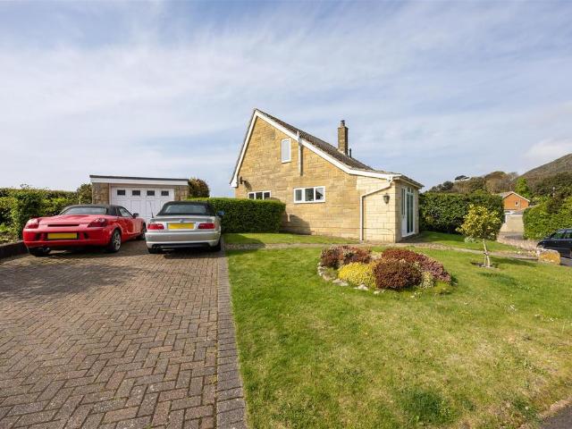 Grangeside, Ventnor 3 bed detached bungalow to rent £1,425 pcm £329 pw