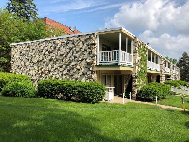 Grand Terrace Apartments Studio Apartment for Rent at 2917 Grand Ave, Des Moines, IA 50312