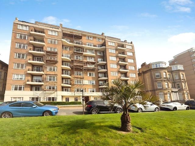 Grand Avenue, East Sussex BN3 3 bed flat to rent £2,550 pcm £588 pw