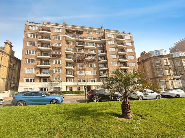 Grand Avenue, East Sussex BN3 3 bed flat to rent £2,550 pcm £588 pw