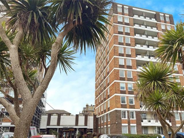 Grand Avenue, East Sussex BN3 3 bed flat to rent £2,500 pcm £577 pw