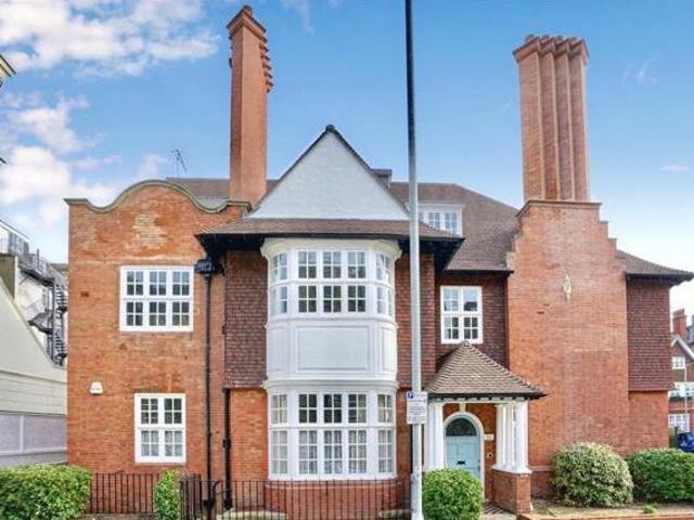 Grand Avenue, Hove, 3 Bedroom Apartment