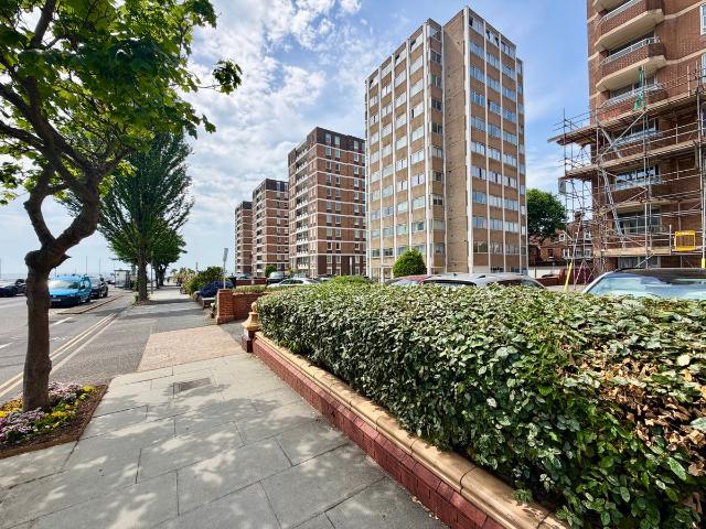 Grand Avenue, Hove BN3, 2 bed flat to rent, £1,900 pcm | PrimeLocation