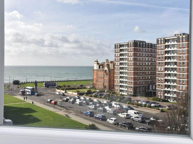 Grand Avenue, Hove BN3, 2 bed flat to rent, £2,000 pcm | PrimeLocation