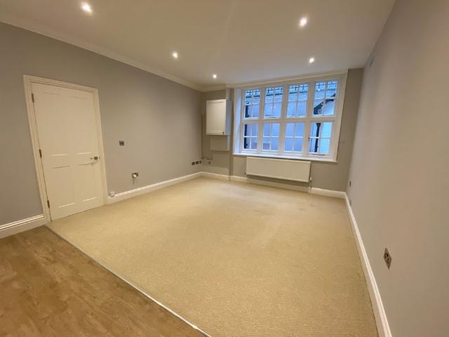 Grand Avenue, Hove BN3 2LF
