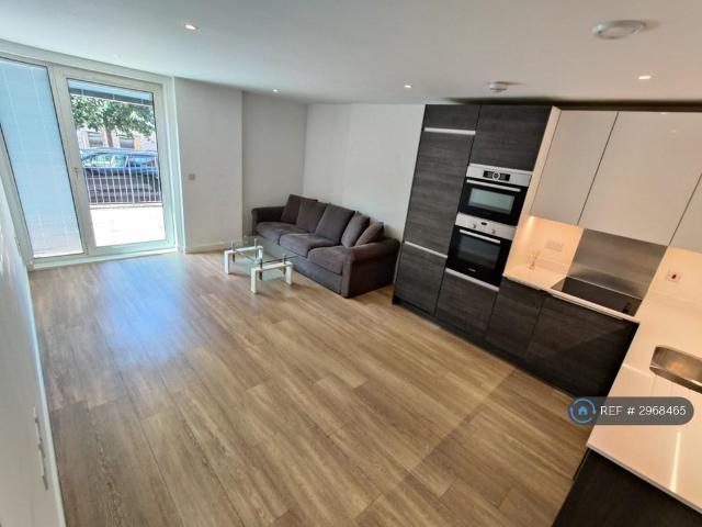 Grand Canal Avenue, London, SE16 2 bed flat to rent £2,575 pcm £594 pw