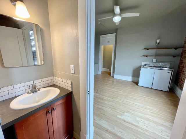 Grand Coulee Building Studio Apartment for Rent at 106 S Cedar St, Spokane, WA 99201 Riverside