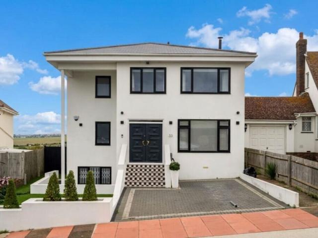 Grand Crescent, Rottingdean, BN2 – HW Estate Agents