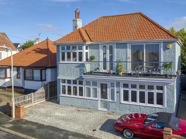Grand Drive, Herne Bay 5 bed detached house to rent £2,250 pcm £519 pw