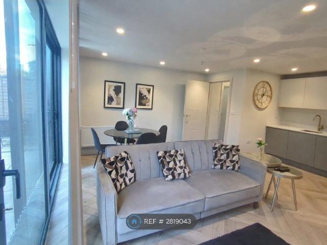 Grand Drive, London SW20, 3 bed maisonette to rent, £4,000 pcm | PrimeLocation