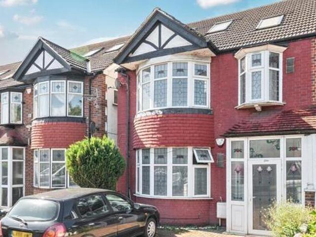 Grand Drive, Raynes Park, 2 Bedroom Flat