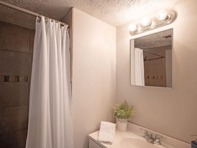 Grand Oaks Apartment 3 Bedroom Apartment for Rent at 7201 Arlington Expy, Jacksonville, FL 32211 Arlington