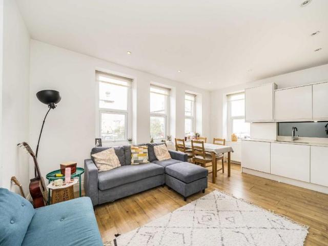 Grand Parade, London N4 1 bed flat to rent £1,850 pcm £427 pw