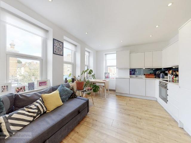 Grand Parade, London N4, 1 bed flat to rent, £1,907 pcm | PrimeLocation