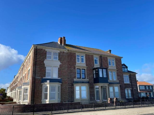 Grand Parade, Tynemouth. * HOLIDAY. 2 bed apartment to rent £3,802 pcm £877 pw