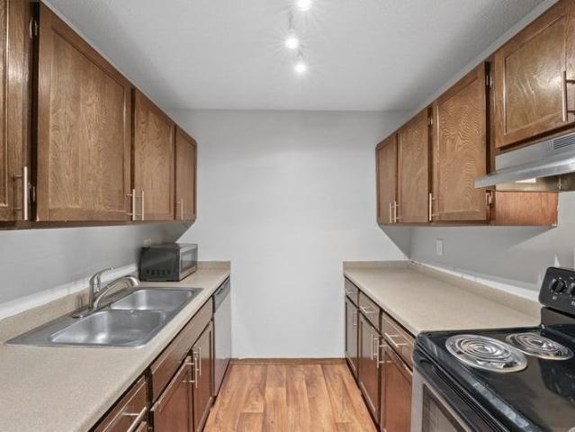 Grand Pre East 1 Bedroom Apartment for Rent at 215 County Road B2 E, Roseville, MN 55117 Roseville