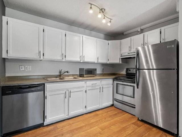 Grand Pre East 2 Bedroom Apartment for Rent at 215 County Road B2 E, Roseville, MN 55117 Roseville