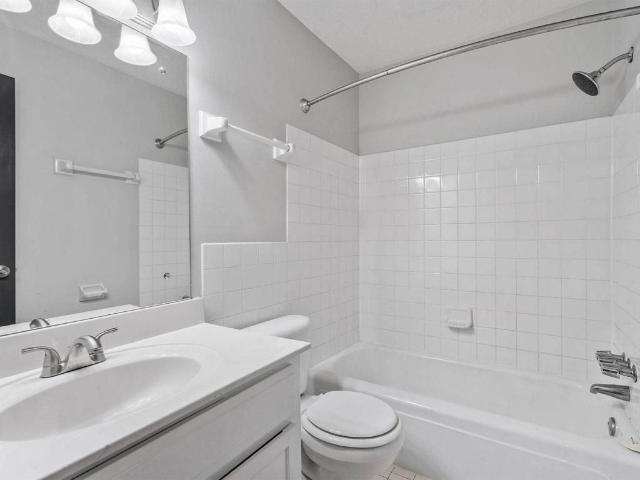 Grand Pre East Studio Apartment for Rent at 215 County Road B2 E, Roseville, MN 55117 Roseville