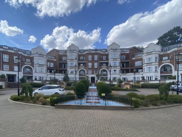 Grand Regency Heights, Ascot 2 bed apartment to rent £1,900 pcm £438 pw