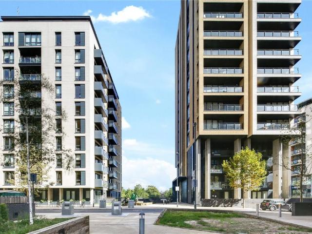 Grand Regent Tower, 2 Cadmium Square. 2 bed flat to rent £3,250 pcm £750 pw