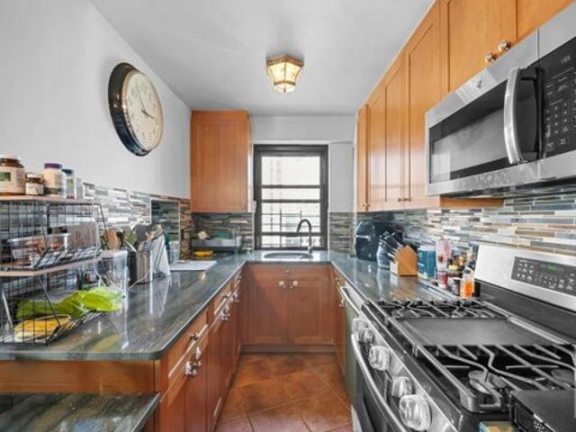 Grand St Unit K, New York, Flat For Sale