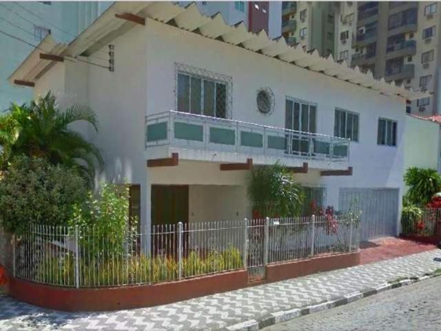 GRANDE CASA CENTRAL PARA ALUGUEL DE VERÃO, EM BALNEÁRIO CAMBORIÚ