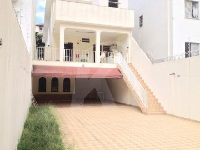 Grande casa com 4 dormitórios, 2 suítes, sacadas, 15 vagas de garagem no Jardim São Paulo