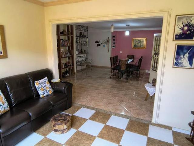Grande Casa Jardim Balneario Casa de Rua com 6 Quarto s por R$ 750000.00 no setor Jardim Balneario