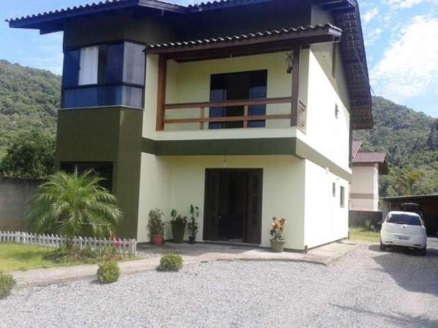Grande casa na Praia do Estaleirinho em Balneário Camboriú!