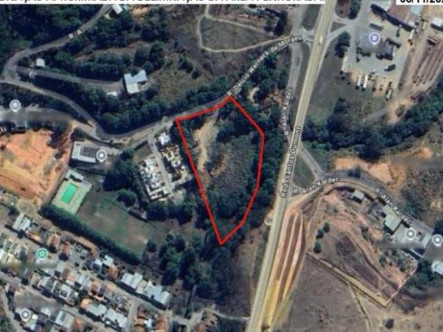 Grande Imóvel c/ 8.489m² a.t. em Leopoldina/MG