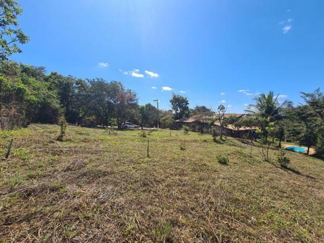 GRANDE OPORTUNIDADE DE LOTE NA RUA PRINCIPAL DO CONDOMÍNIO VERDE ACEITA FINANCIAMENTO BANCÁRIO