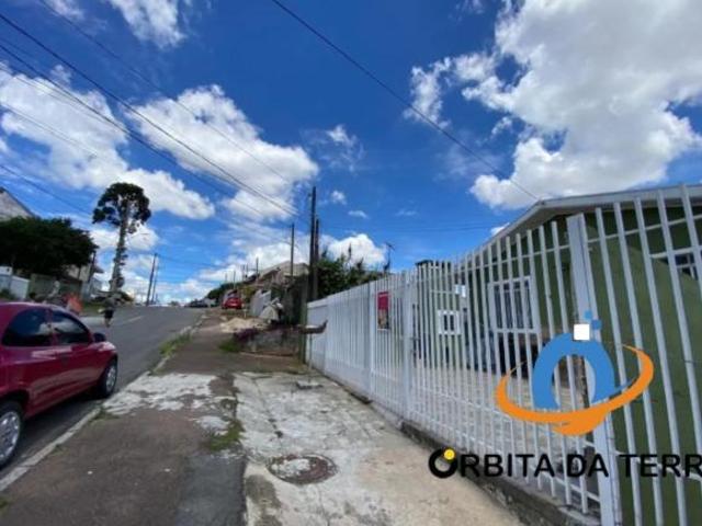 Grande terreno com 2 casas à venda em Curitiba PR, bairro Capão Raso, 451,00m² de área!