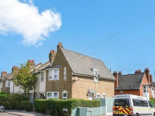 Granden Road, London, 2 Bedroom End