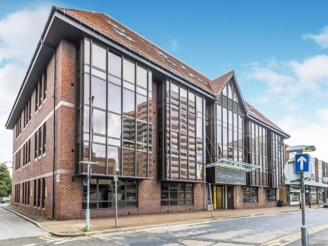 Grandera House, 61 73 Staines Road. 2 bed flat to rent £1,750 pcm £404 pw