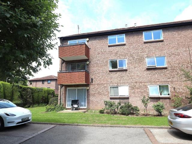 Grandfield Avenue, Watford WD17 2 bed apartment to rent £1,800 pcm £415 pw