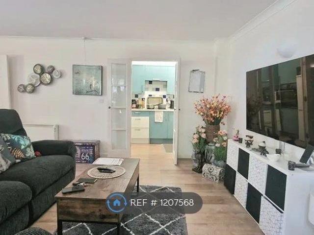 Grandfield Avenue, Watford WD17, 2 bed flat to rent, £1,500 pcm | PrimeLocation