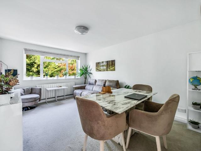 Grandfield Court, Park Road W4, 2 bed flat to rent, £3,750 pcm | PrimeLocation