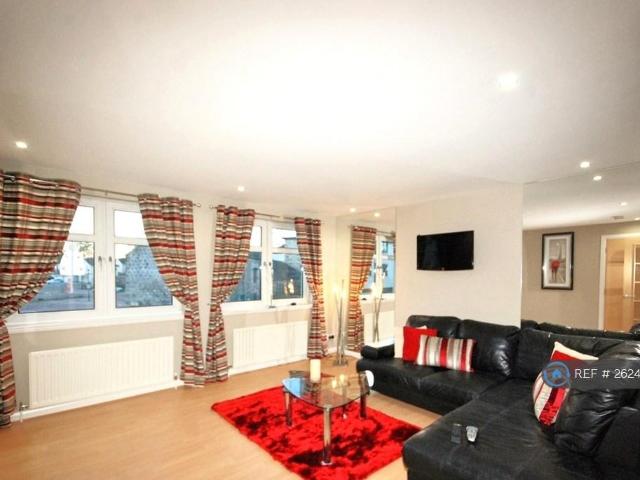 Grandholm Crescent, Aberdeen, AB22 3 bed flat to rent £1,450 pcm £335 pw