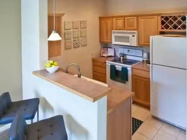 Grandridge Place Apartments, 725 North Center Parkway, Kennewi.