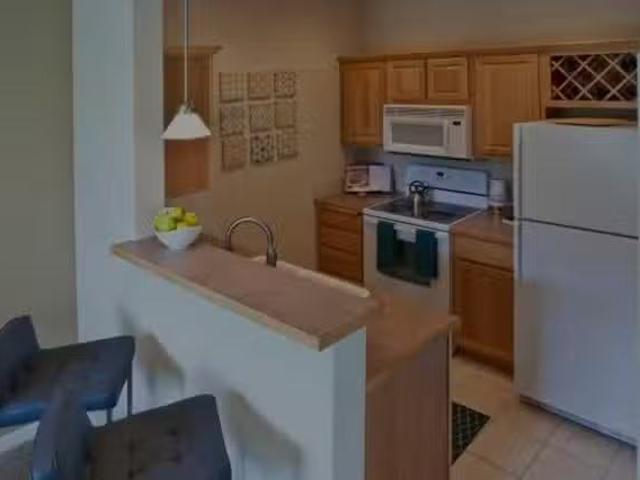 Grandridge Place Apartments, 725 North Center Parkway, Kennewi.