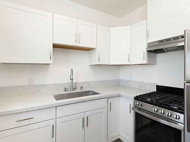 Grandview Apartments Studio Apartment for Rent at 1820 4th Ave, San Diego, CA 92101 Park West